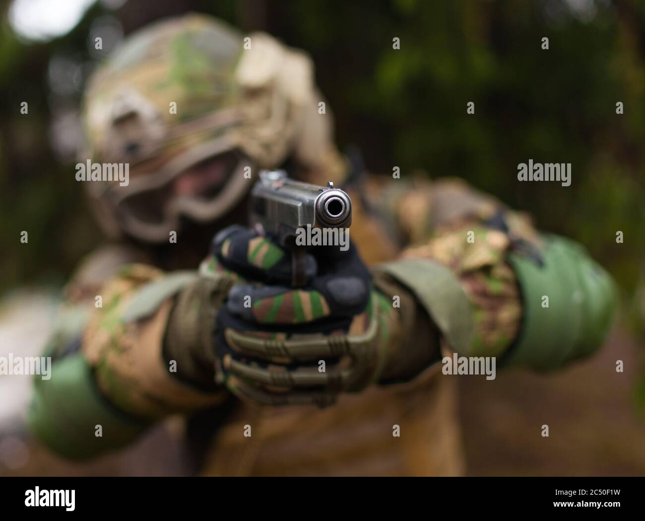 Ukraine gun in the hands of a modern soldier Stock Photo - Alamy