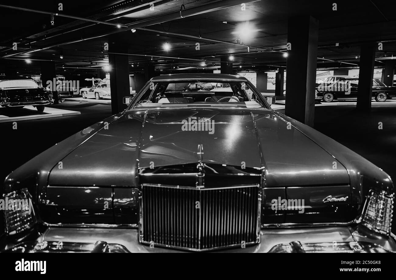 Car lincoln continental mark iv Black and White Stock Photos & Images ...
