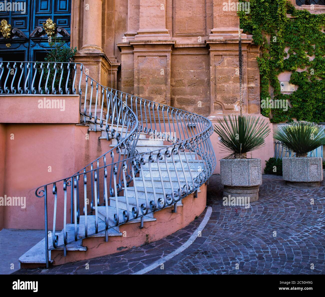 Dominic columns hi-res stock photography and images - Alamy