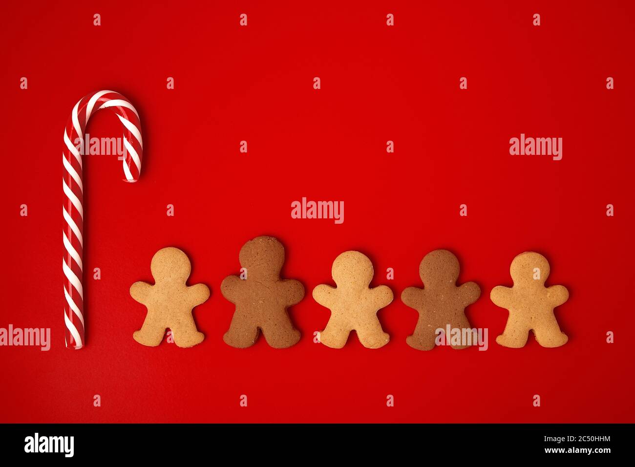 Gingerbread man Christmas background Stock Photo - Alamy