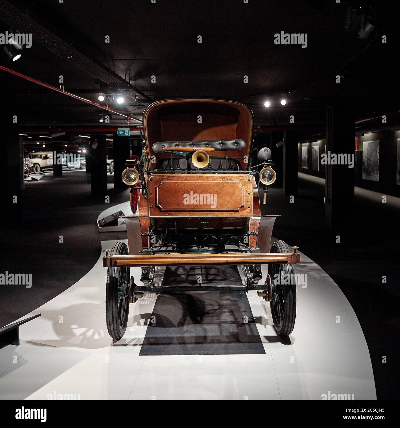 Daimler Motor Carriage 1892 - Classic Car exhibition - Heydar Aliyev ...