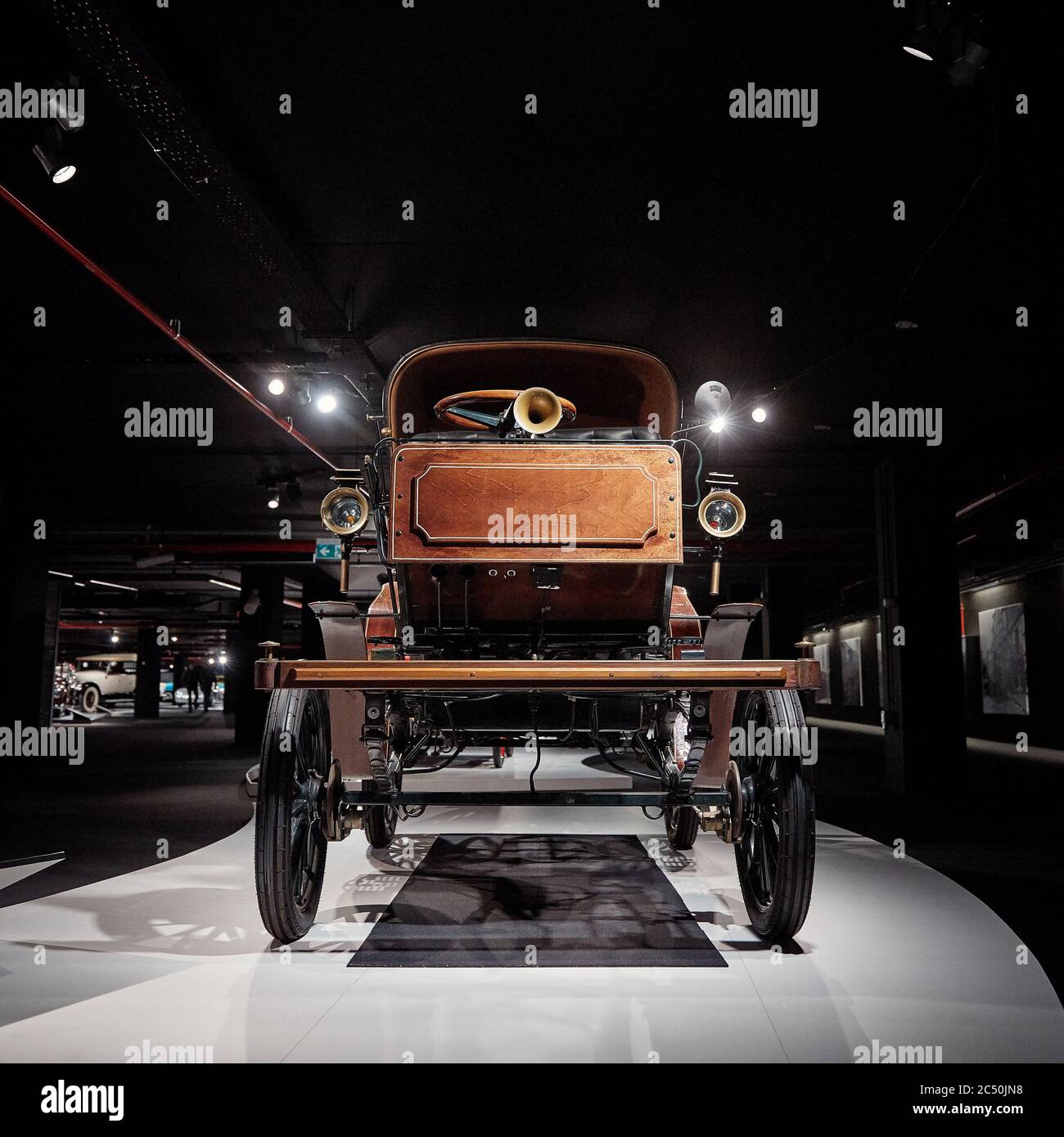 Daimler Motor Carriage 1892 - Classic Car exhibition - Heydar Aliyev ...