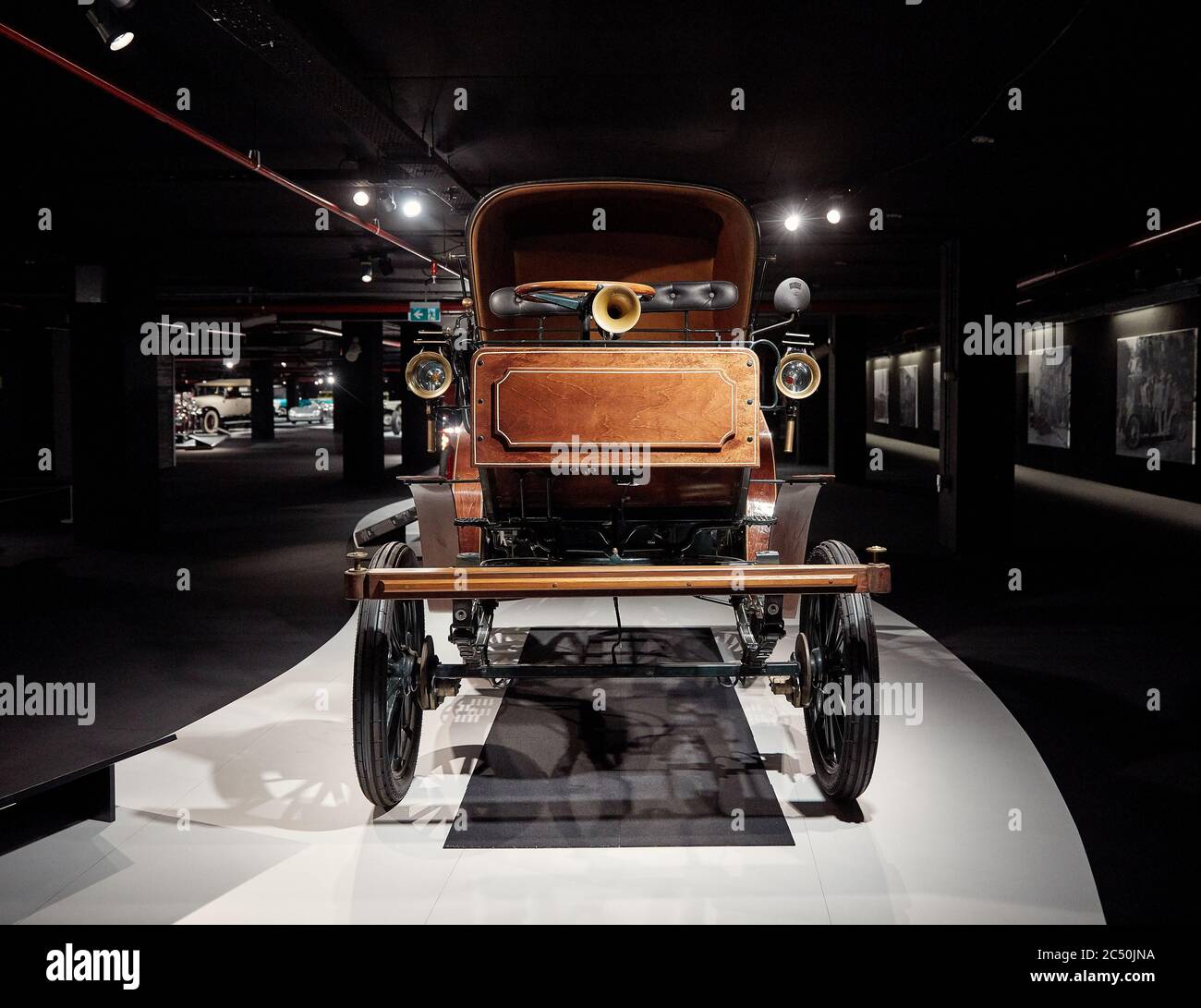 Daimler Motor Carriage 1892 - Classic Car exhibition - Heydar Aliyev ...