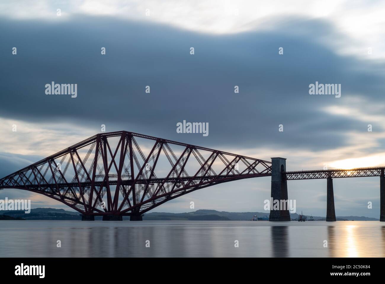 Forth road bridge monument hi-res stock photography and images - Alamy