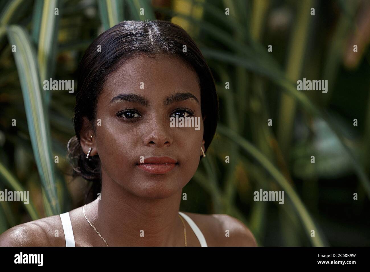 beautiful young cuban woman in a havana park Stock Photo - Alamy