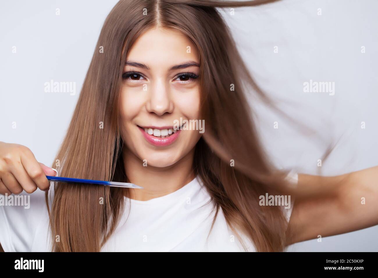 Young woman combs her beautiful hair with a comb Stock Photo - Alamy