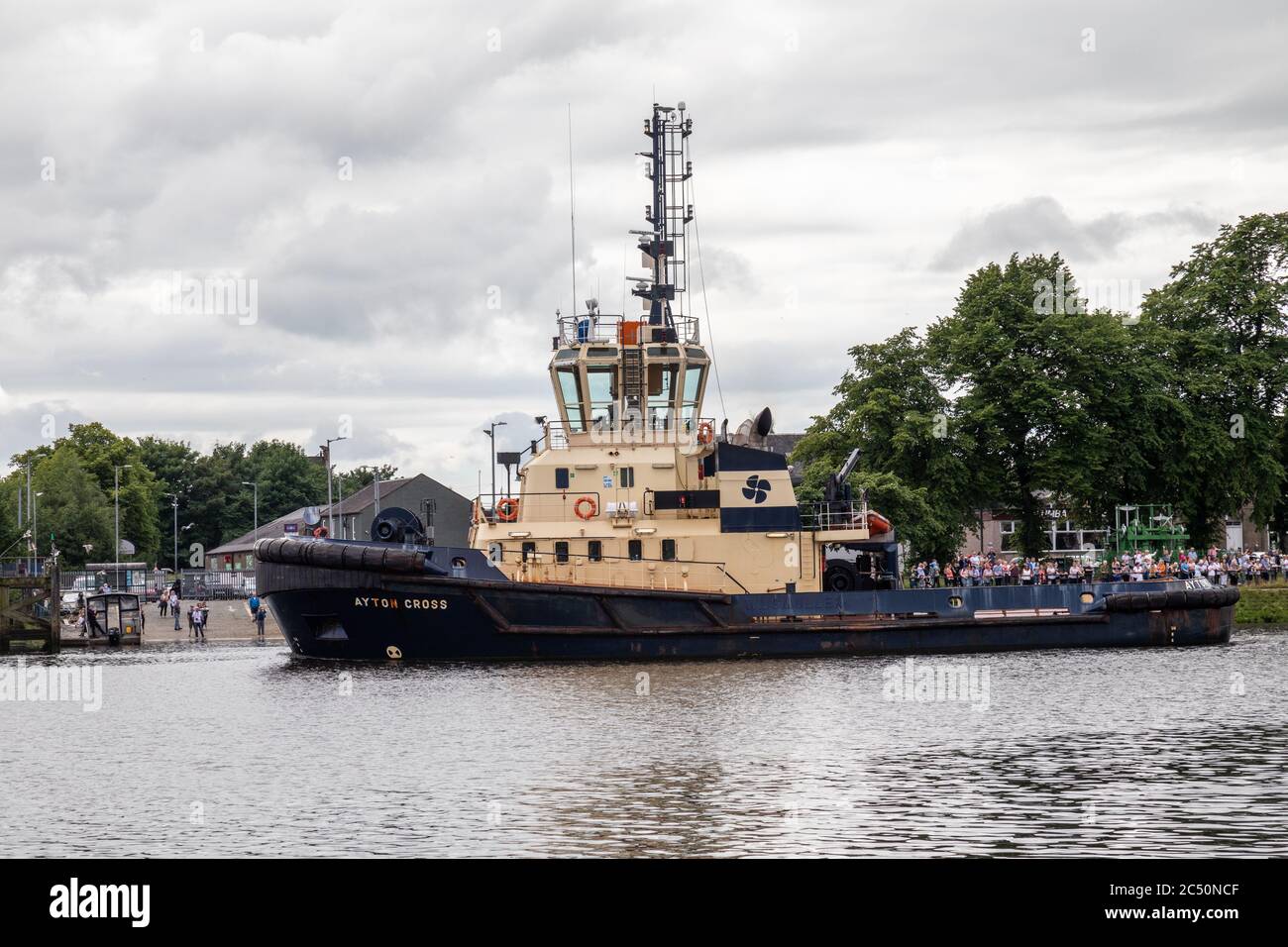 Tug boat river hi-res stock photography and images - Alamy