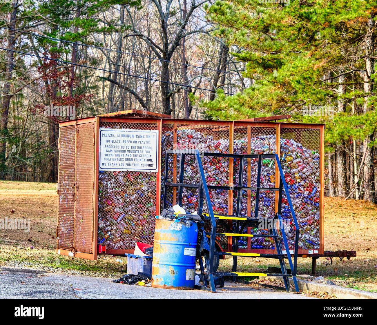 Recycling cage hi-res stock photography and images - Alamy
