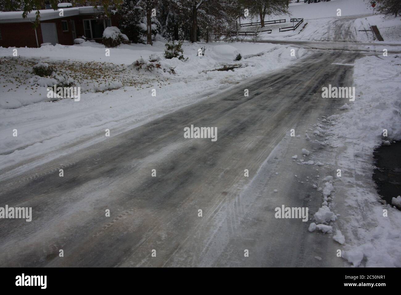 Major 12 inch powered fluffy light snow storm in Littleton Colorado ...