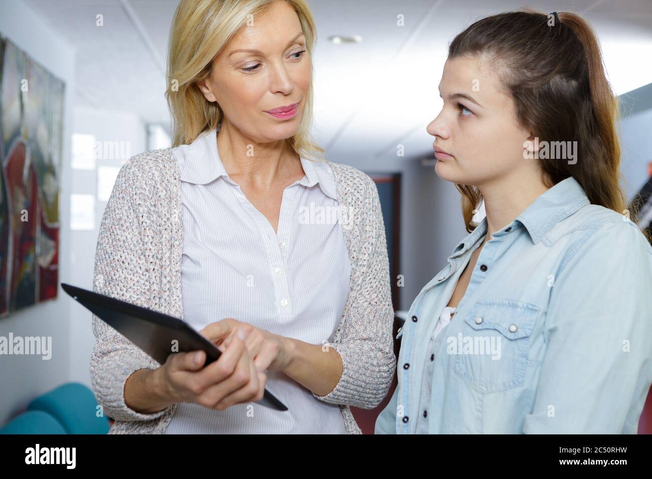 intern having conversation with supervisor Stock Photo - Alamy