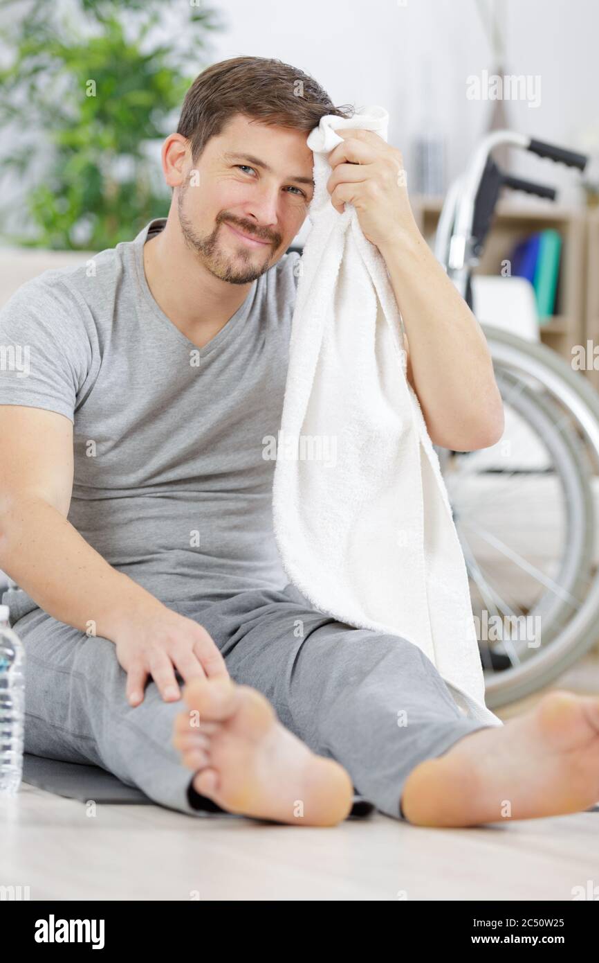 muscular man relaxing in modern gym Stock Photo - Alamy