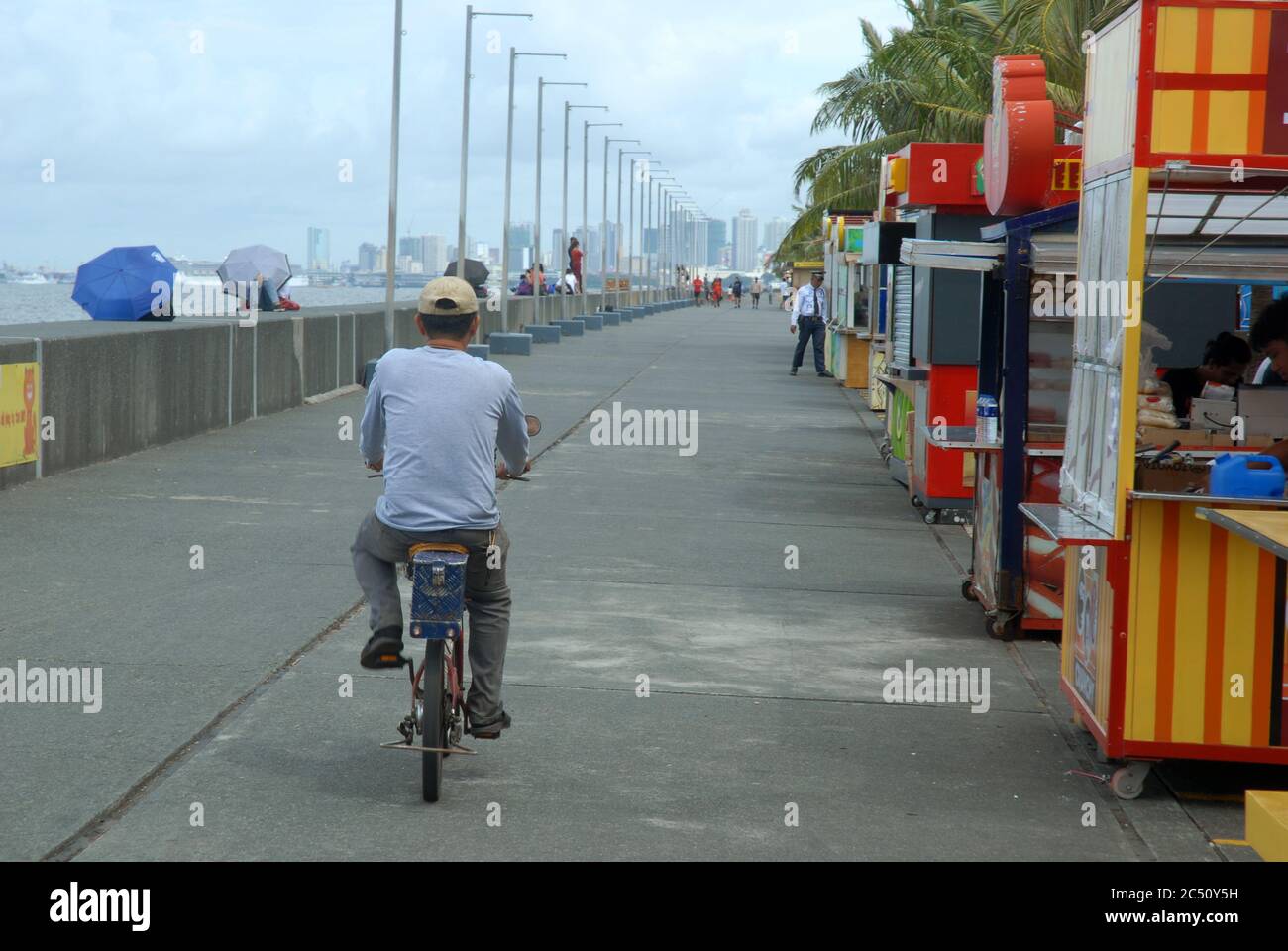 People relaxing on the Seaside Boulevard, Pasay, Metro Manila, The ...