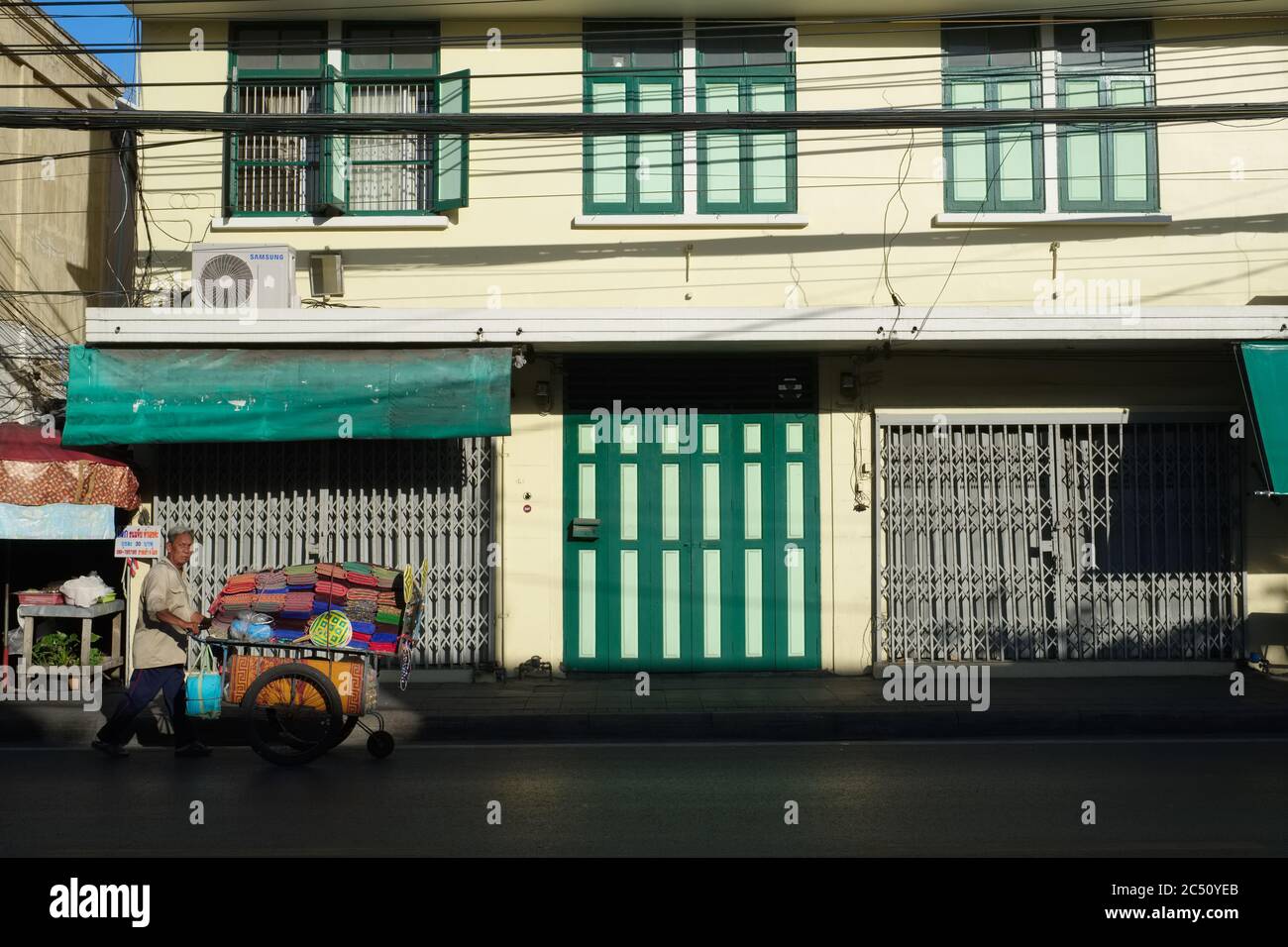 Bangkok shophouse architecture hi-res stock photography and images - Alamy