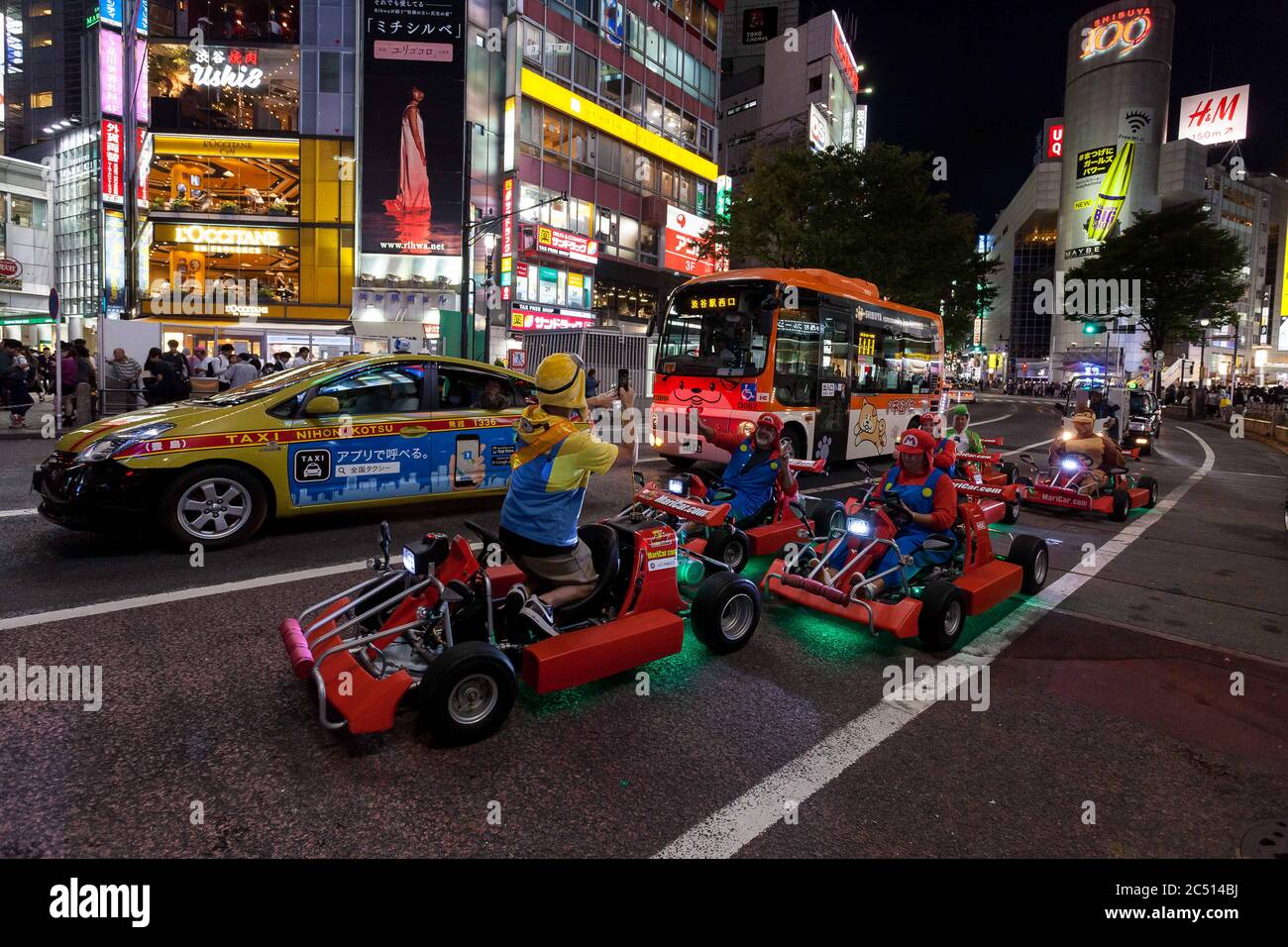 Shibuya, Japan. 29th Sep, 2017. Western tourists enjoy touring the ...
