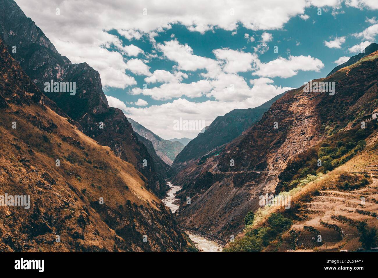 The tiger leaping gorge, the canyon at the origin of Yangtze River, in ...