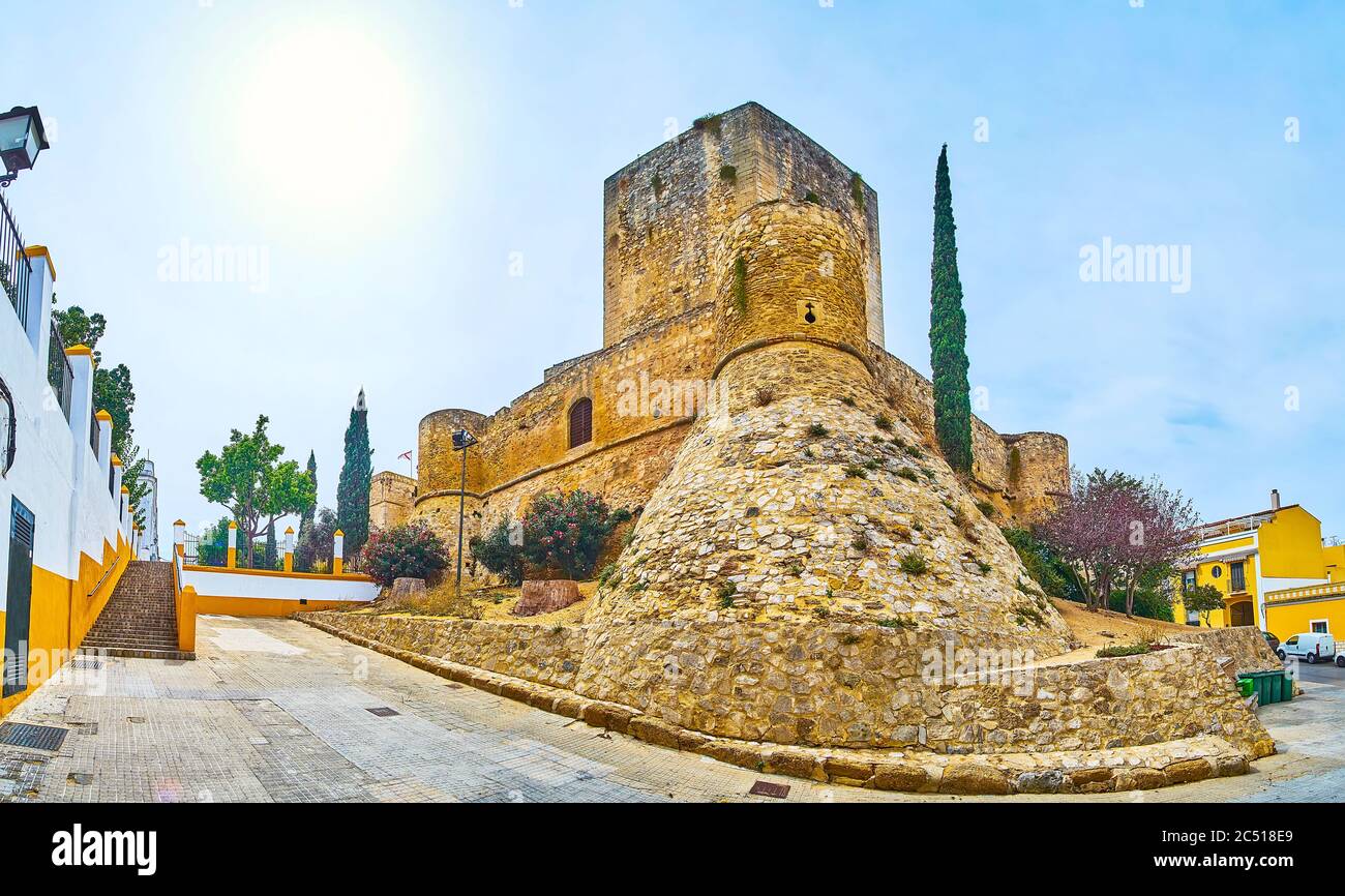 Castillo rectangular hi-res stock photography and images - Alamy