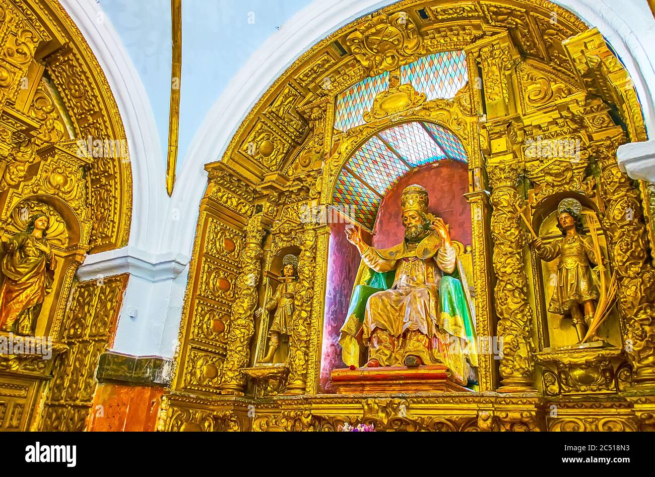 CADIZ, SPAIN - SEPTEMBER 22, 2019: The ornate altar in chapel of San ...