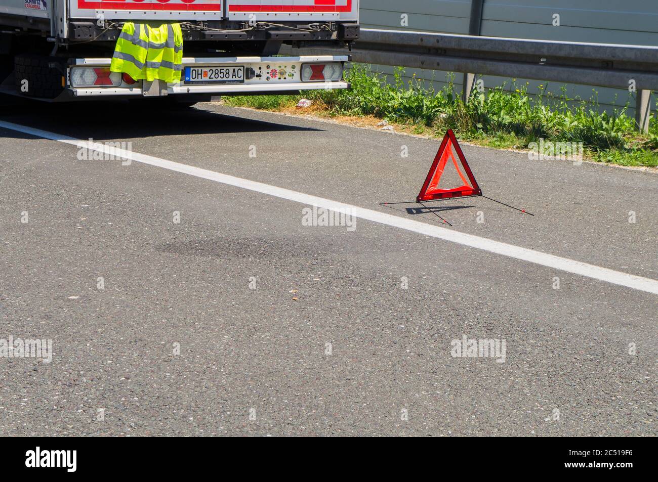 Breakdown warning triangle for lorry hi-res stock photography and ...
