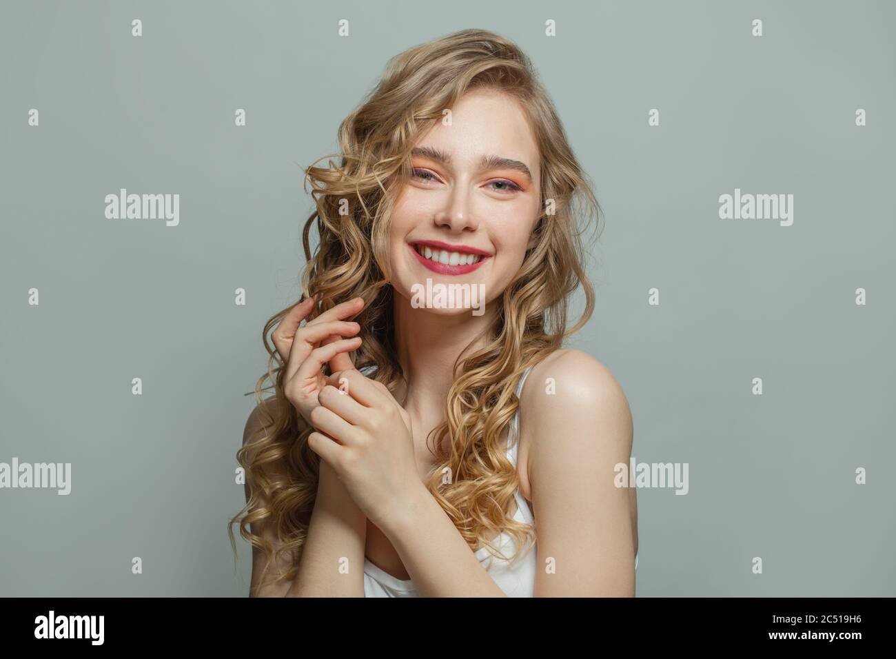 Pretty girl with cute smile Stock Photo - Alamy