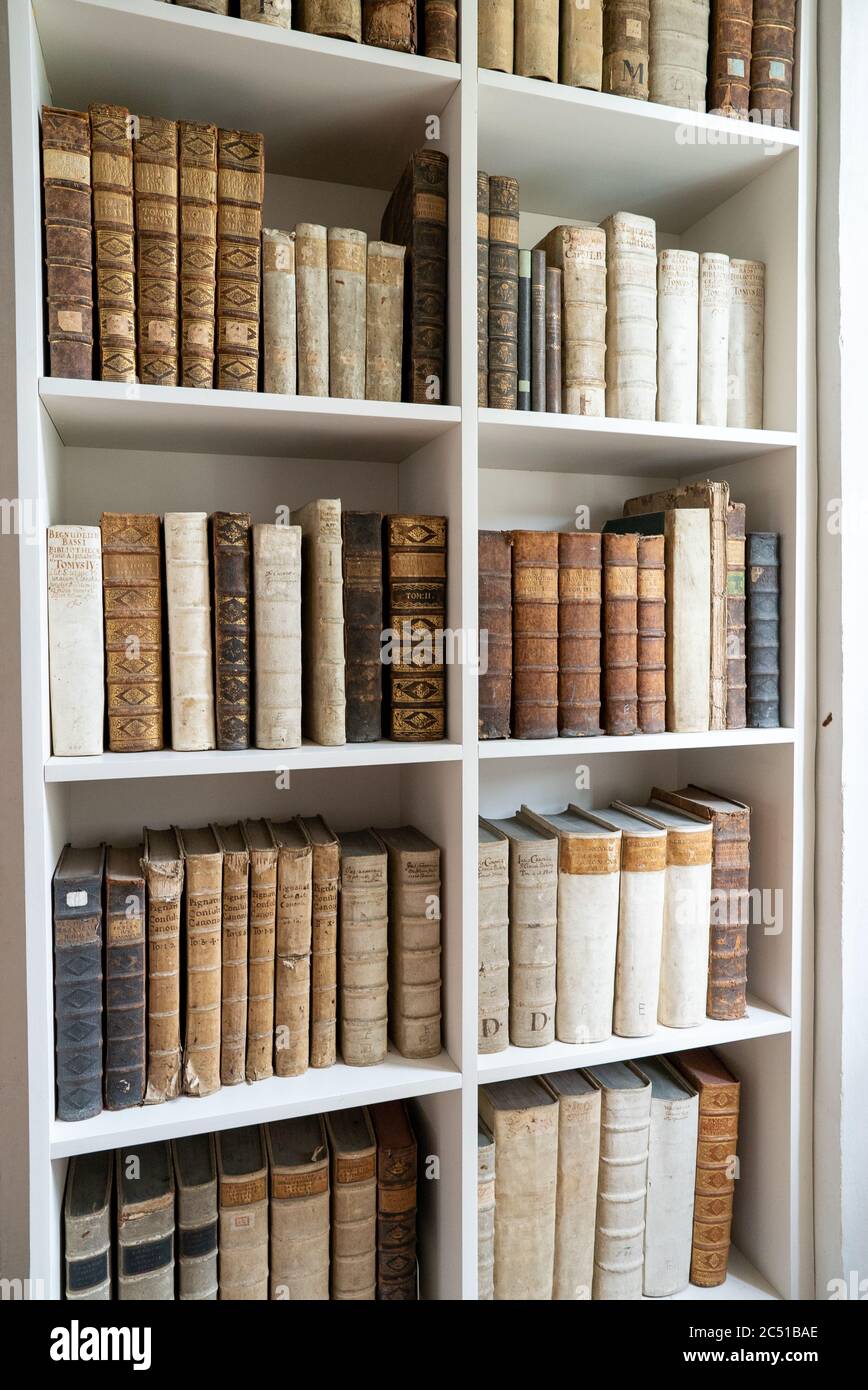 View library in royal palace hi-res stock photography and images - Alamy