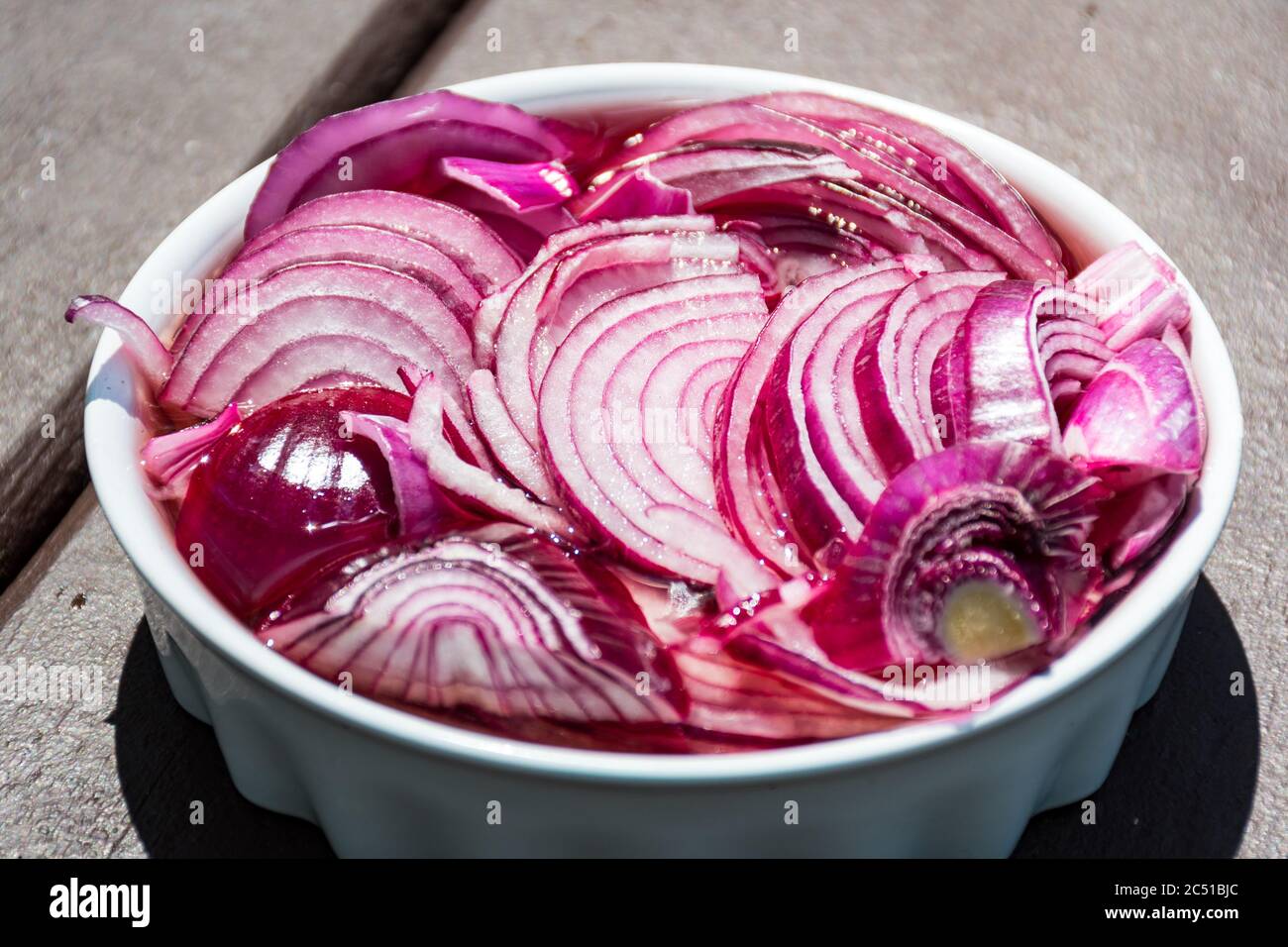 Sliced red onions in water hi-res stock photography and images - Alamy