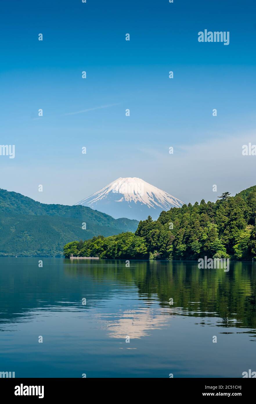 Shores of Lake Ashi and Mount Fuji from Moto-Hakone in Japan Stock ...