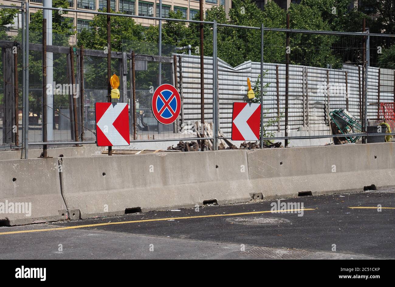 street closed for road works building site Stock Photo - Alamy