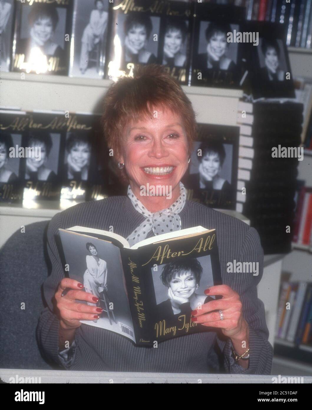 Los Angeles, California, USA 30th November 1995 Actress Mary Tyler ...