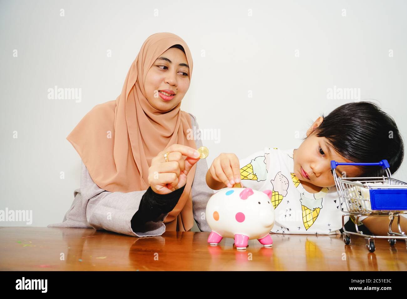 Muslim mother hi-res stock photography and images - Alamy