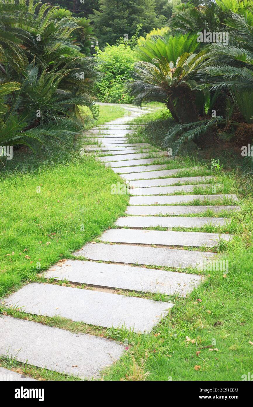 Pathway pavement hi-res stock photography and images - Alamy
