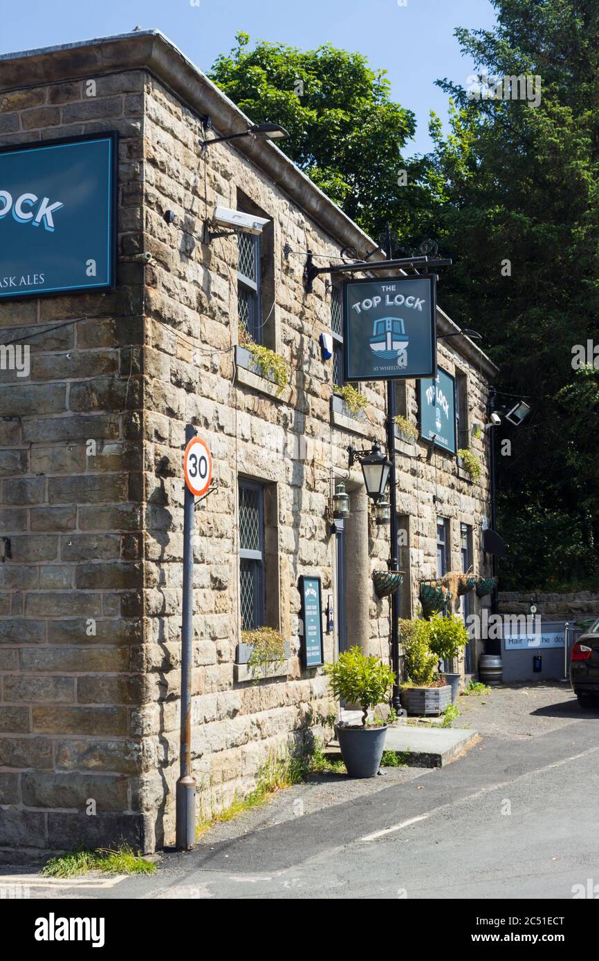 The Top Lock Pub on the bank of the Leeds-Liverpool canal, Wheelton ...
