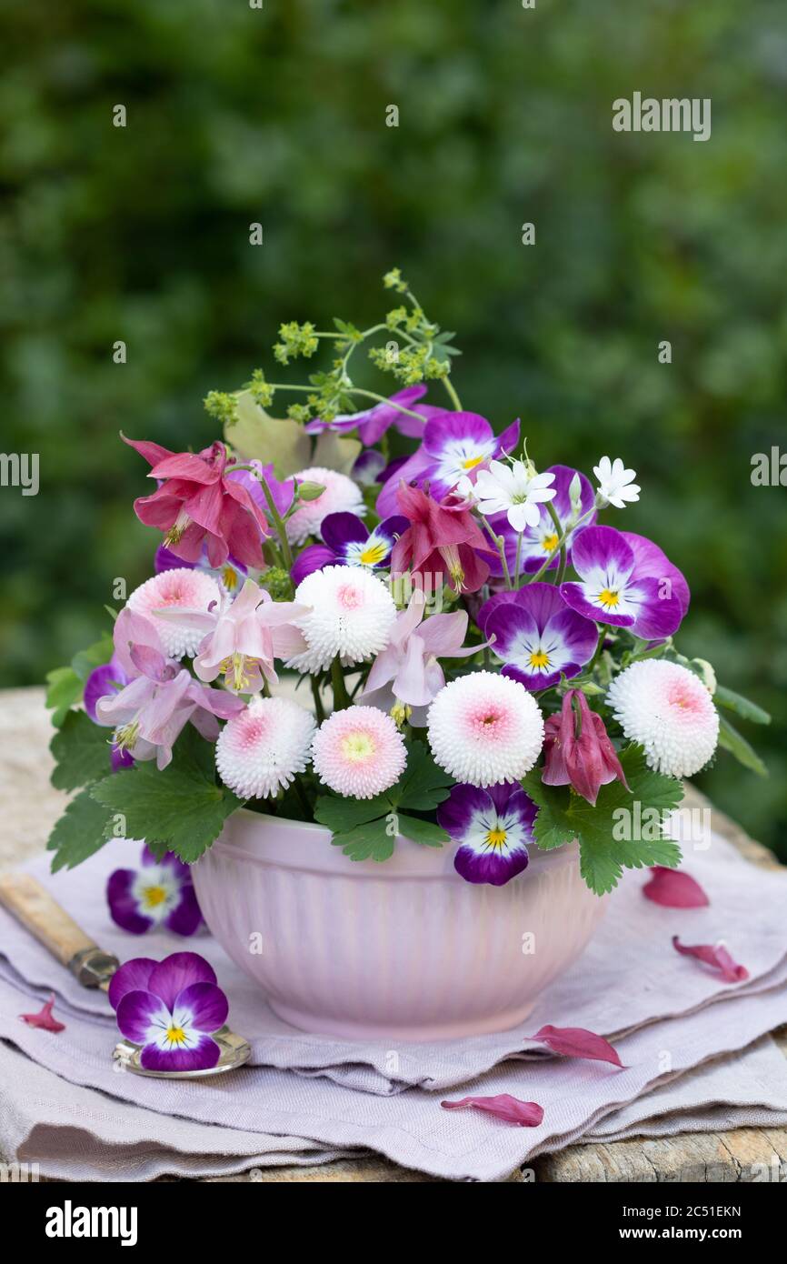 Pink spring bouquet floral hi-res stock photography and images - Alamy