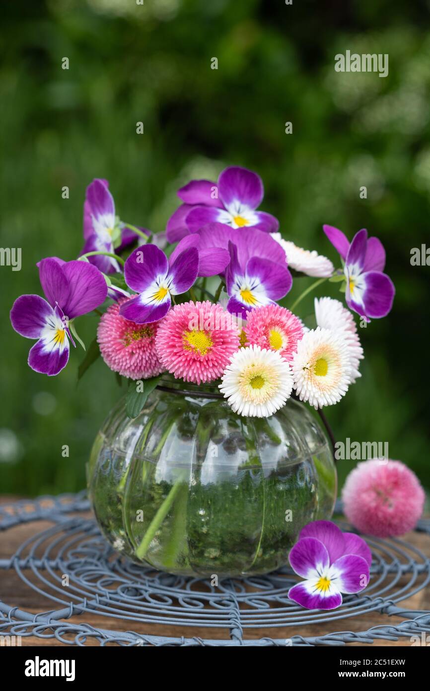 Pink spring bouquet floral hi-res stock photography and images - Alamy