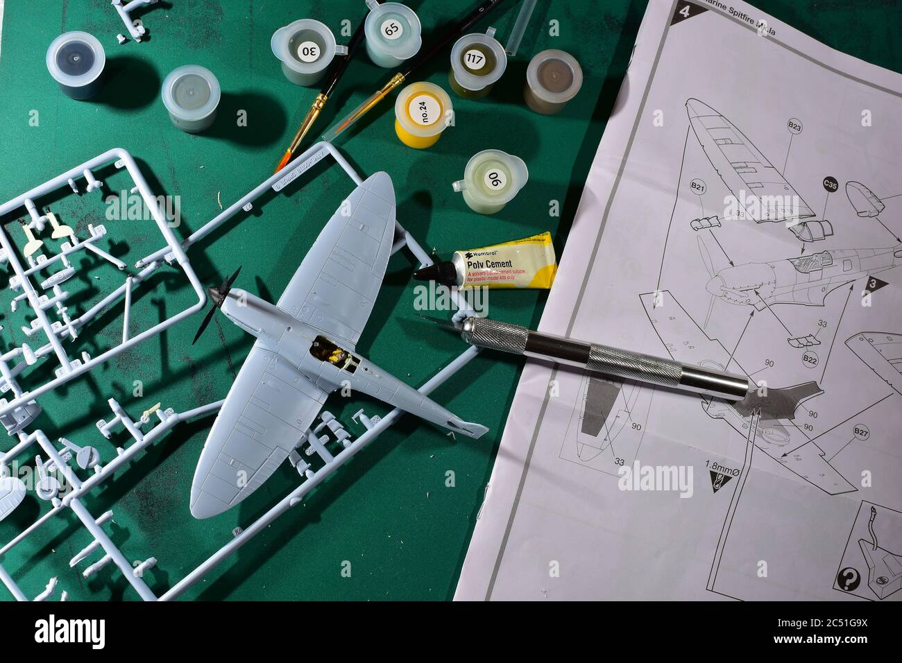 Supermarine Spitfire Mk.1a Airfix aircraft model 1:72 scale Stock Photo - Alamy