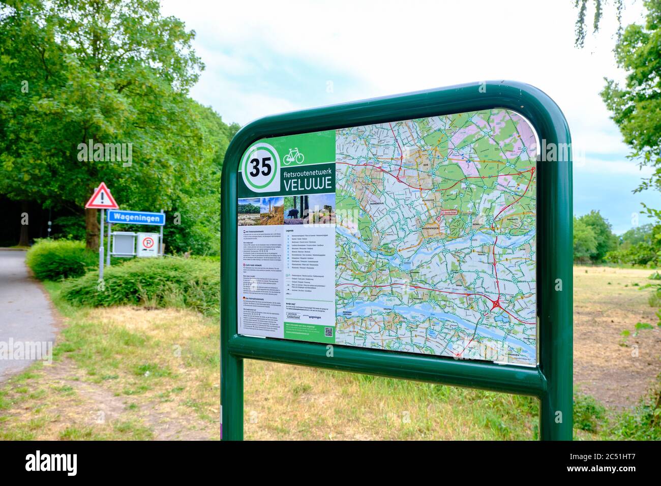 Bicycle traffic signs hi-res stock photography and images - Alamy
