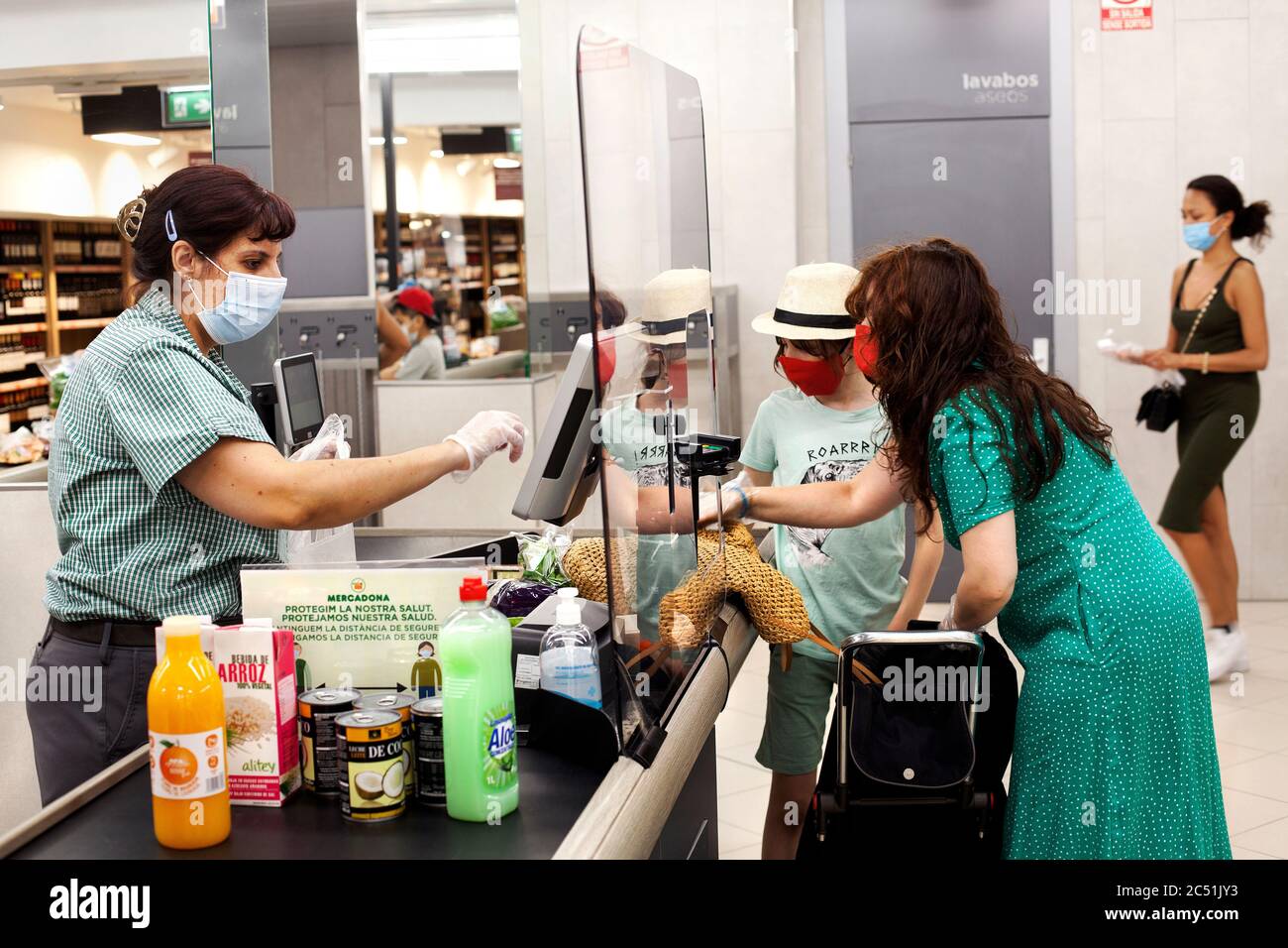 Supermarket check out hi-res stock photography and images - Alamy