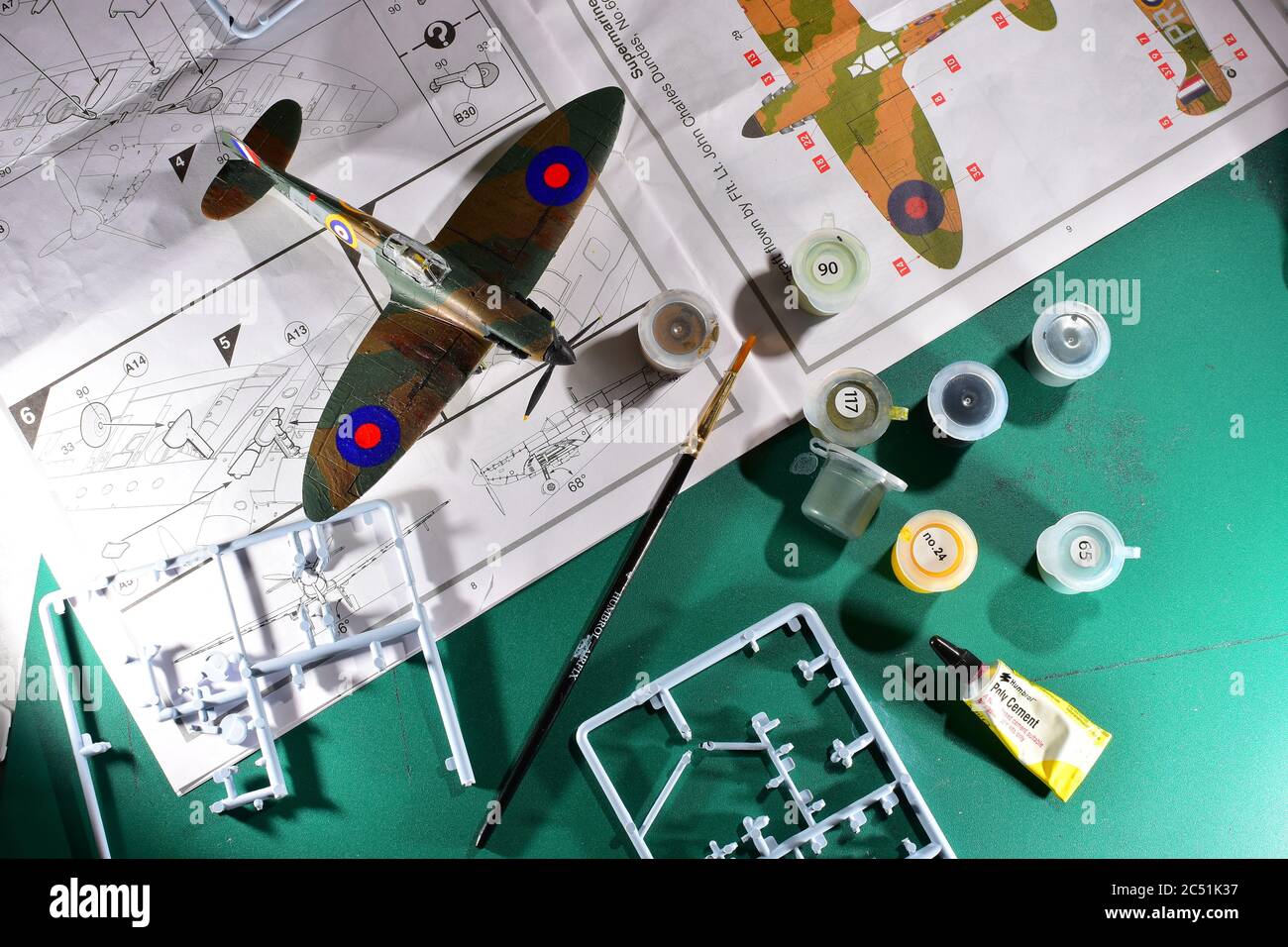 Supermarine Spitfire Mk.1a Airfix aircraft model 1:72 scale Stock Photo - Alamy