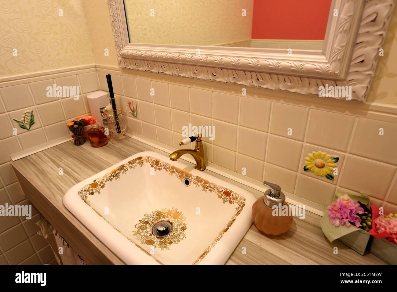 Bathroom sink japan hi-res stock photography and images - Alamy