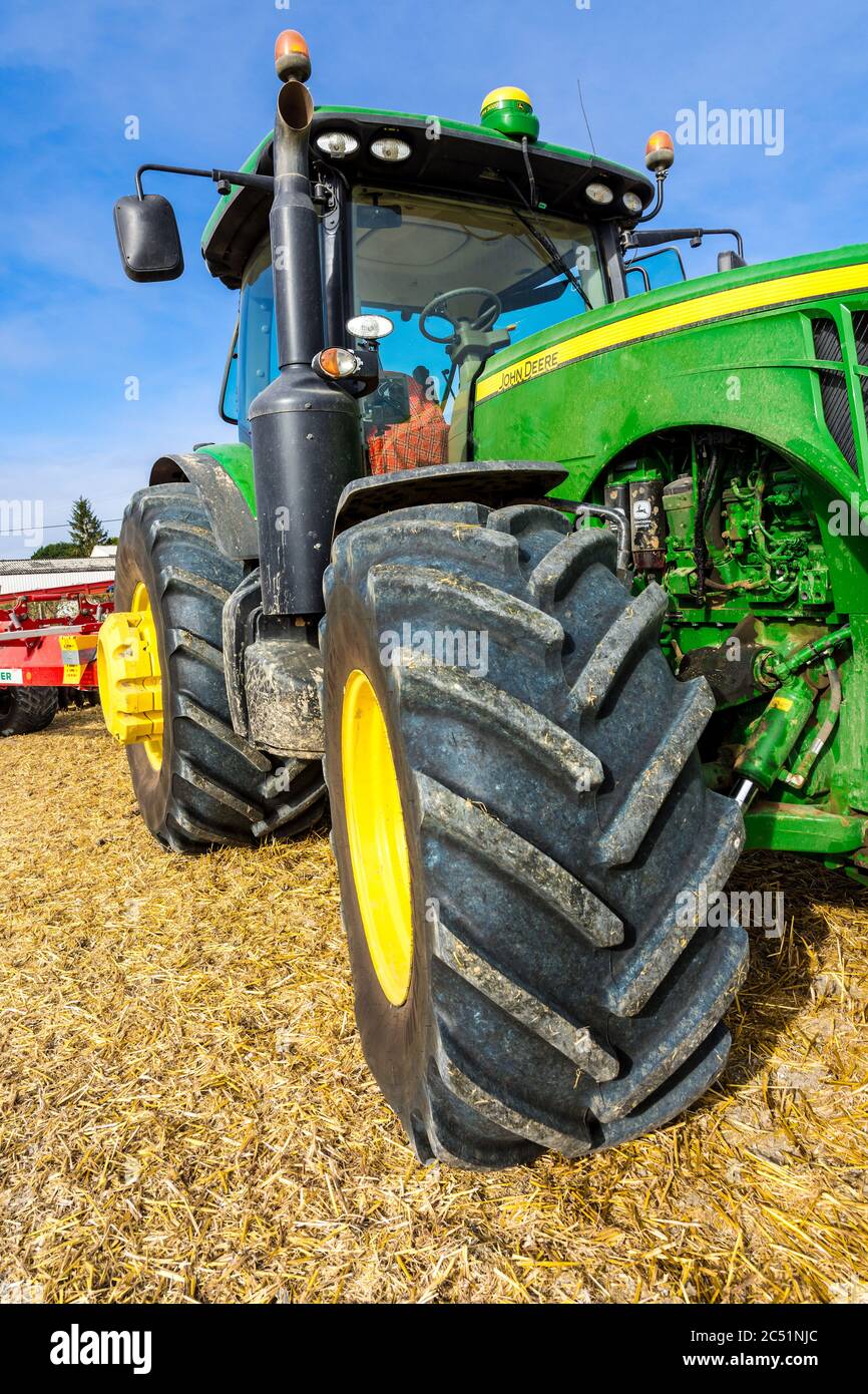 John Deere 8310R tractor - sud-Touraine, France Stock Photo - Alamy