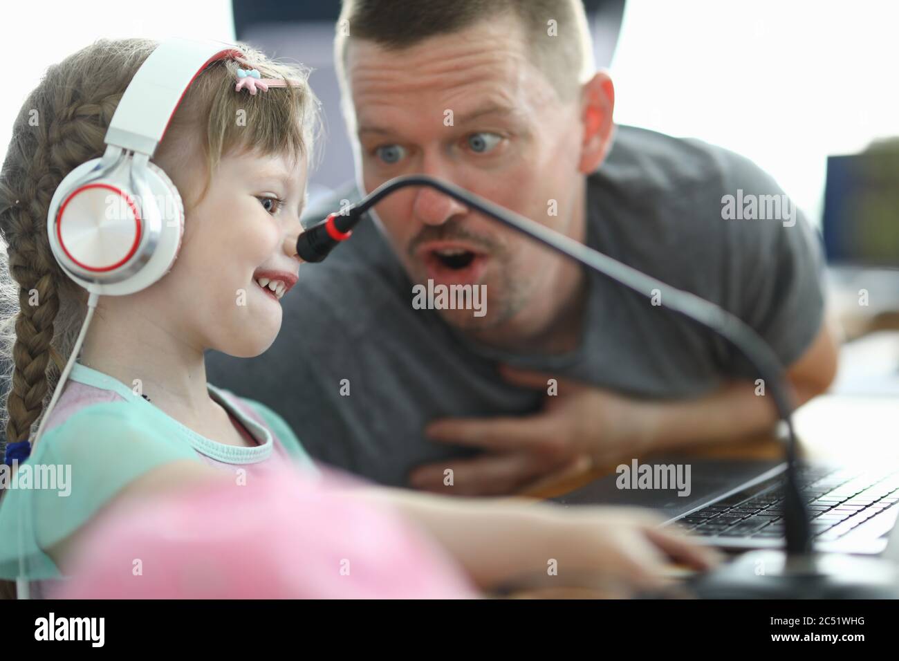 Child speaking with daddy Stock Photo - Alamy