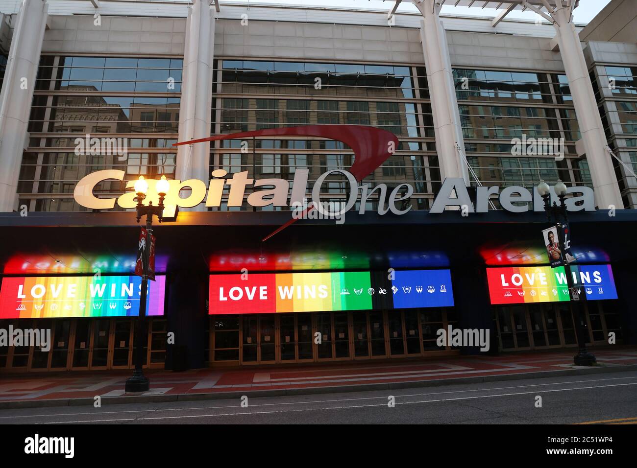 Capital one arena exterior washington hi-res stock photography and ...