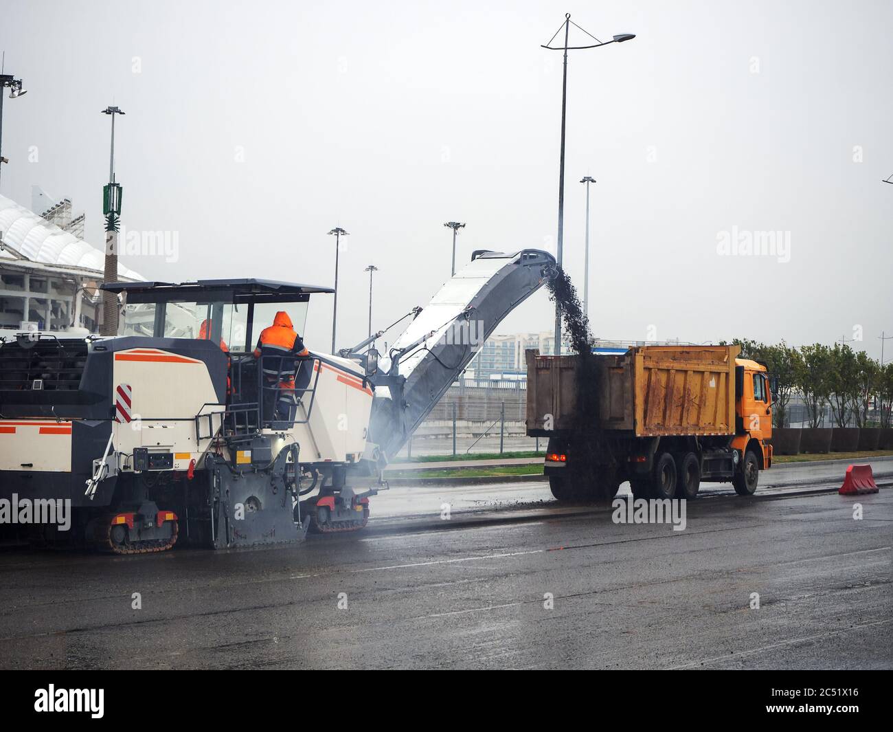 Dump truck asphalt paver road hi-res stock photography and images - Alamy