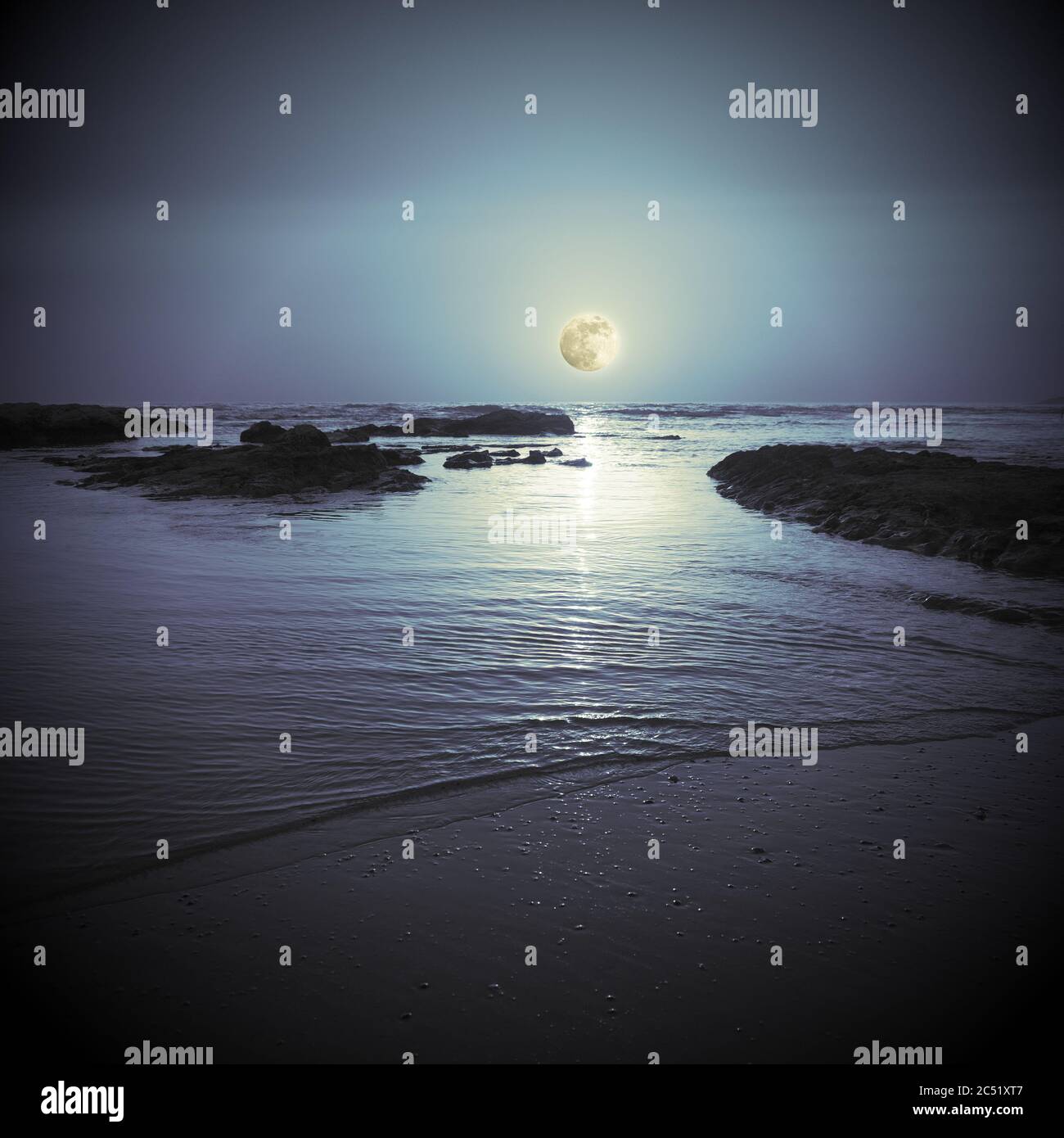 Night and full moon hi-res stock photography and images - Alamy