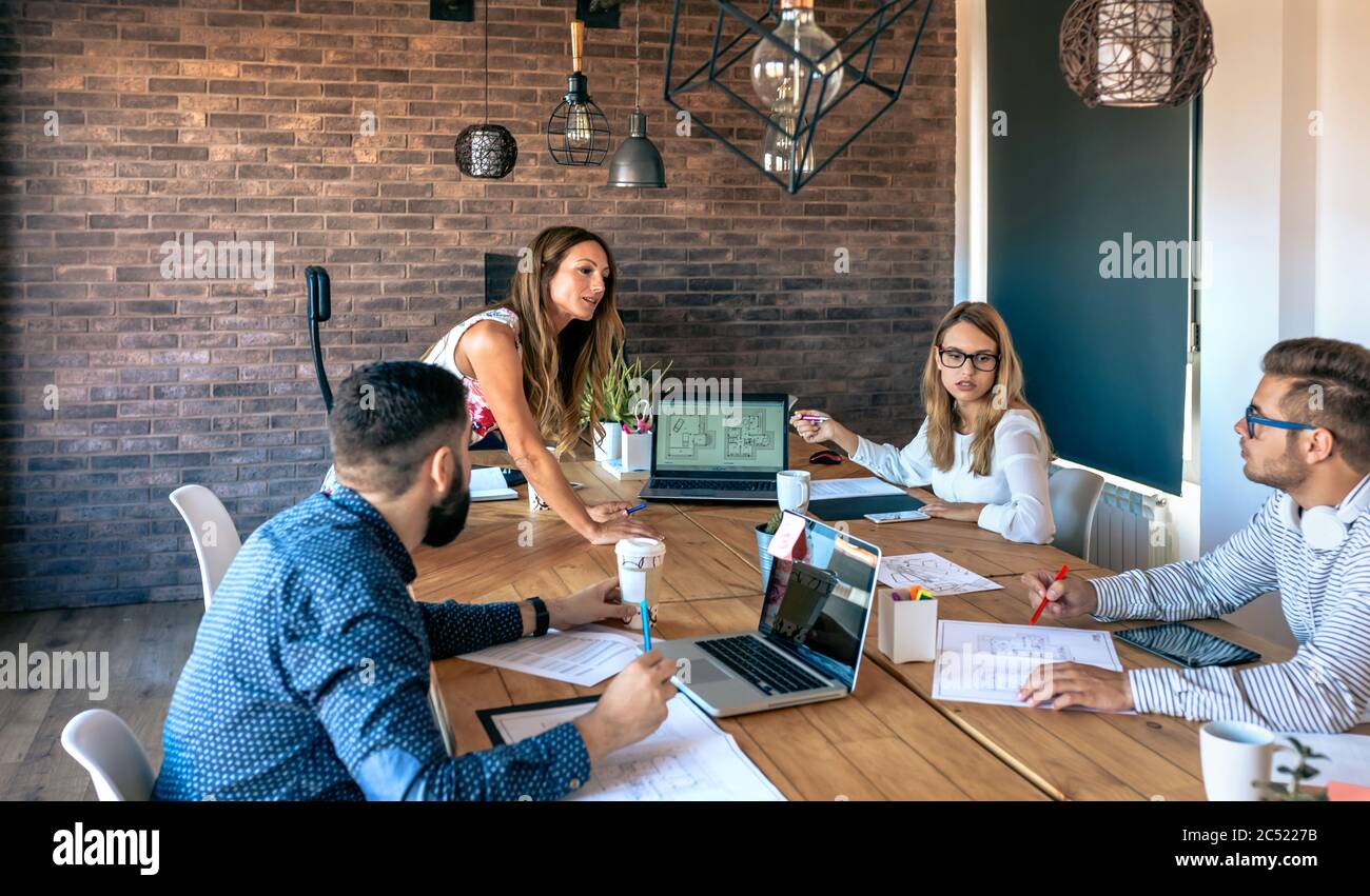 Female boss hi-res stock photography and images - Alamy