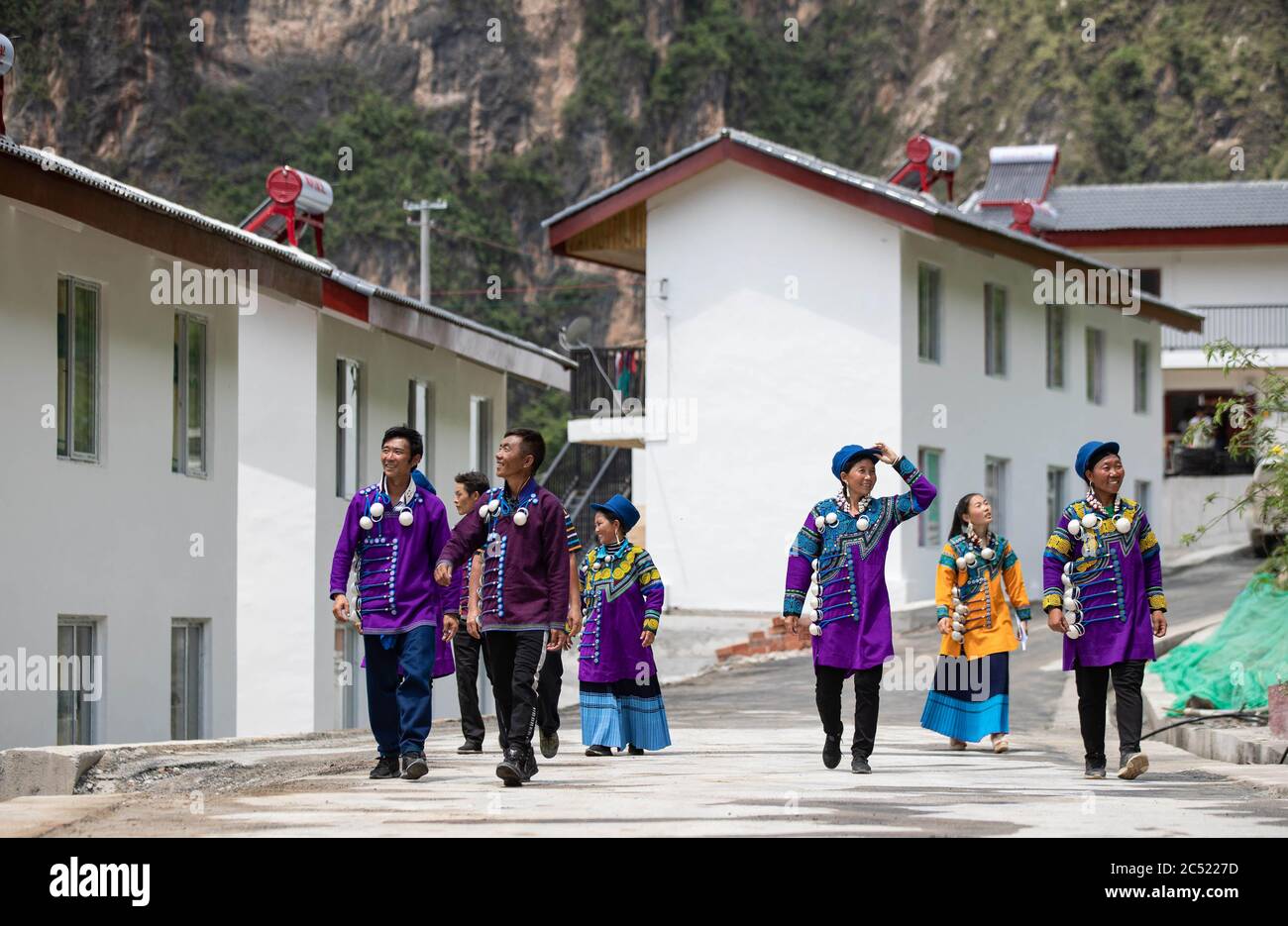 (200630) -- BUTUO, June 30, 2020 (Xinhua) -- Villagers of Abuluoha ...