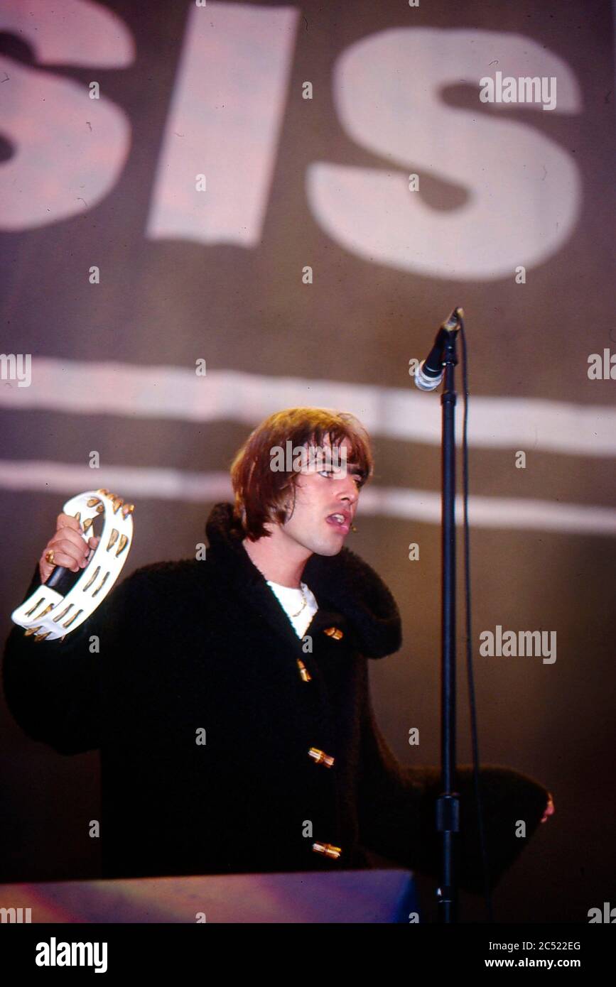 Oasis knebworth hi-res stock photography and images - Alamy