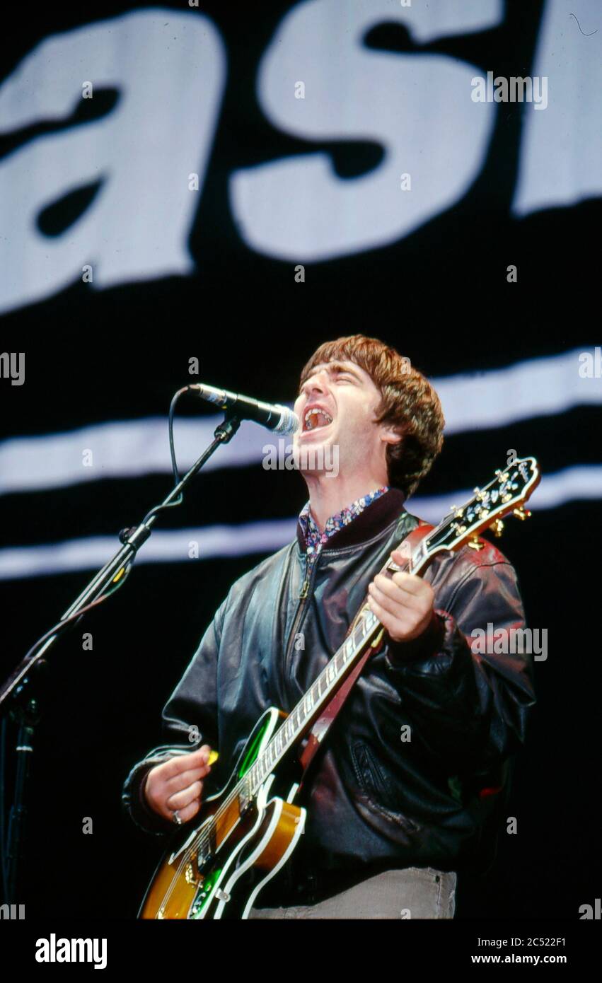 Liam gallagher knebworth hi-res stock photography and images - Alamy