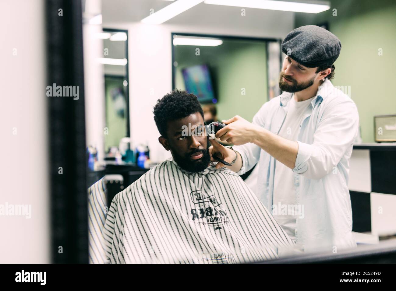 African American Barber High Resolution Stock Photography and Images ...