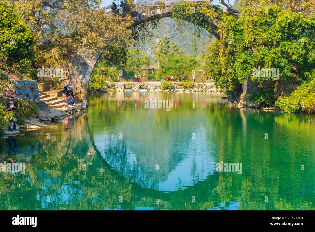 YANGSHUO, CHINA, 6 DECEMBER 2019: Fuli bridge on the Yulong River in ...
