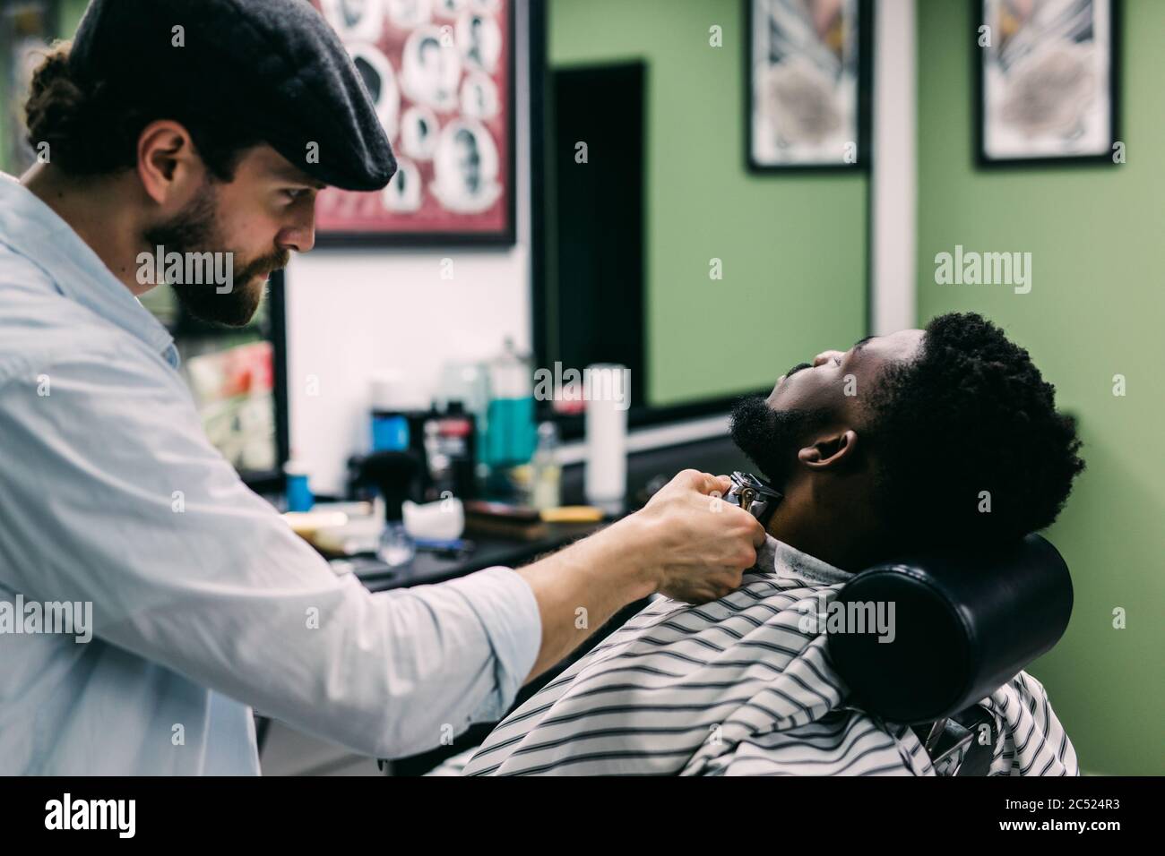 African american barber shop hi-res stock photography and images - Alamy